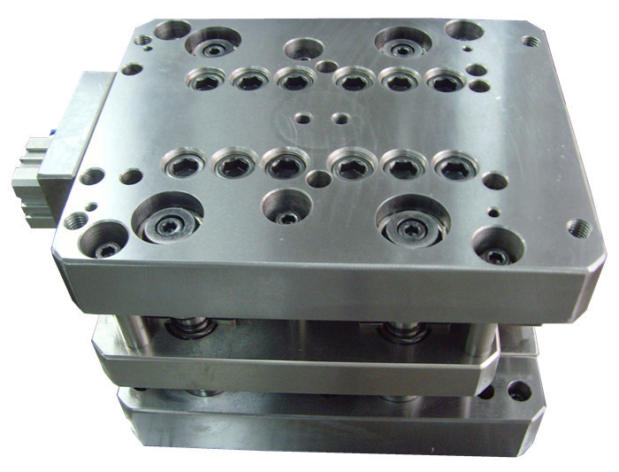 Progressive Die Metal Stamping Mold Galvanized Plate Buckle Parts ...