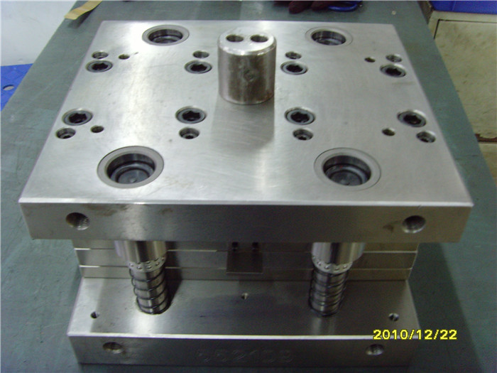 Progressive Metal Stamping Dies For Sheet Metal / Round Power Line Terminal